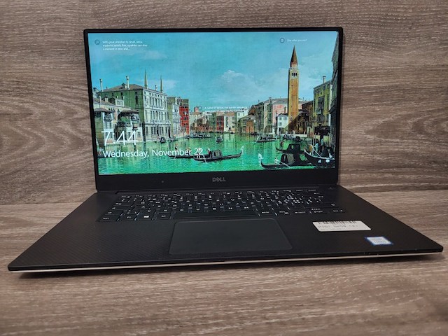 Laptop Dell Precision 5520 i7-7820HQ 32GB 512GB FHD 15