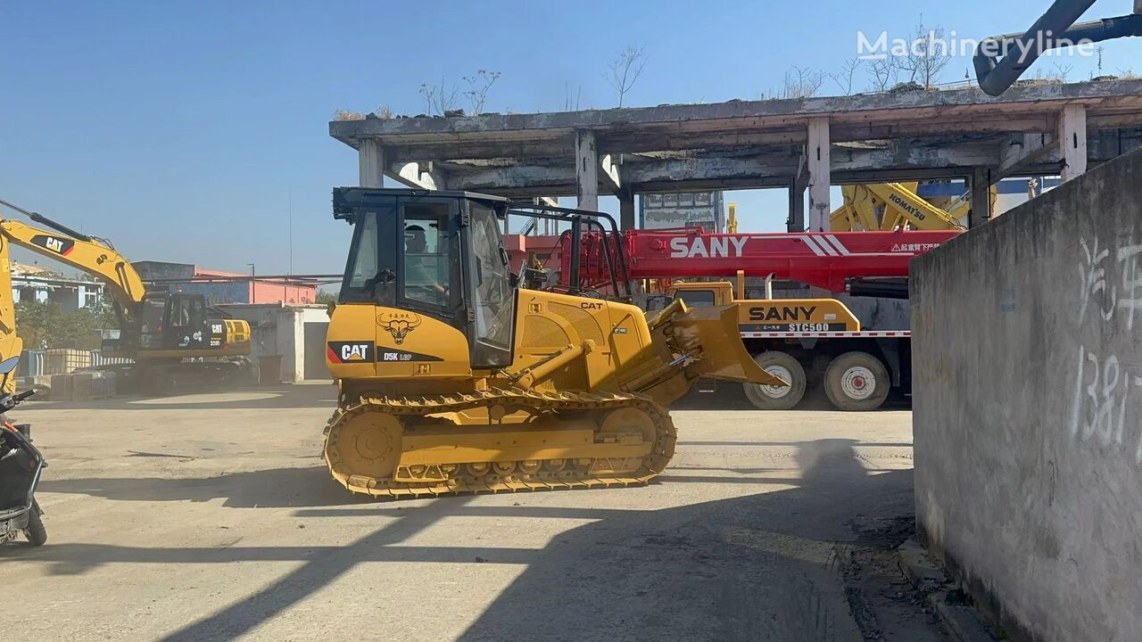 Caterpillar D5K buldožer