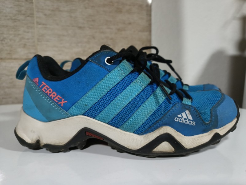 Adidas terrex patike 37