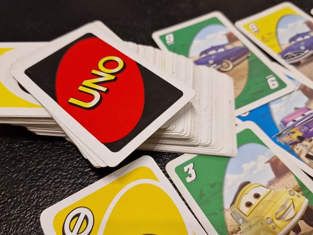 Uno društvena igra sa kartama 100 karata