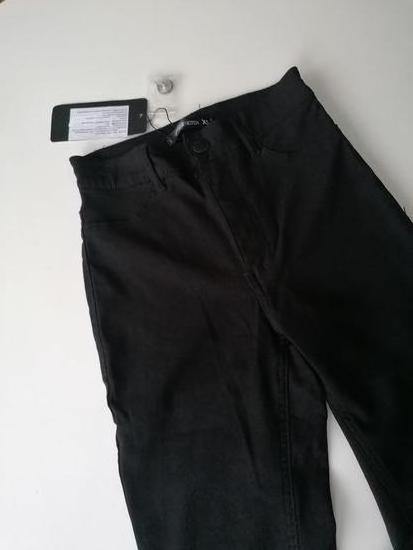 Novo! Crne pantalone