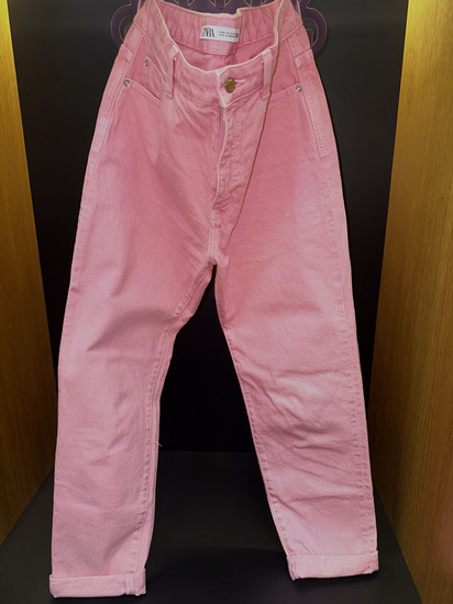PINK ZARA farmerke (mom fit)