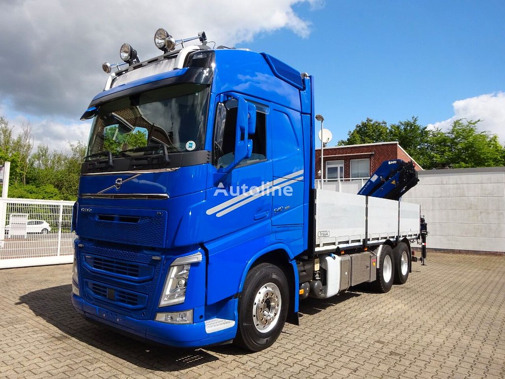 Volvo FH 540 Baustoffpritsche + HMF 2420 K4 Kran 6x2 kamion s ravnom platformom