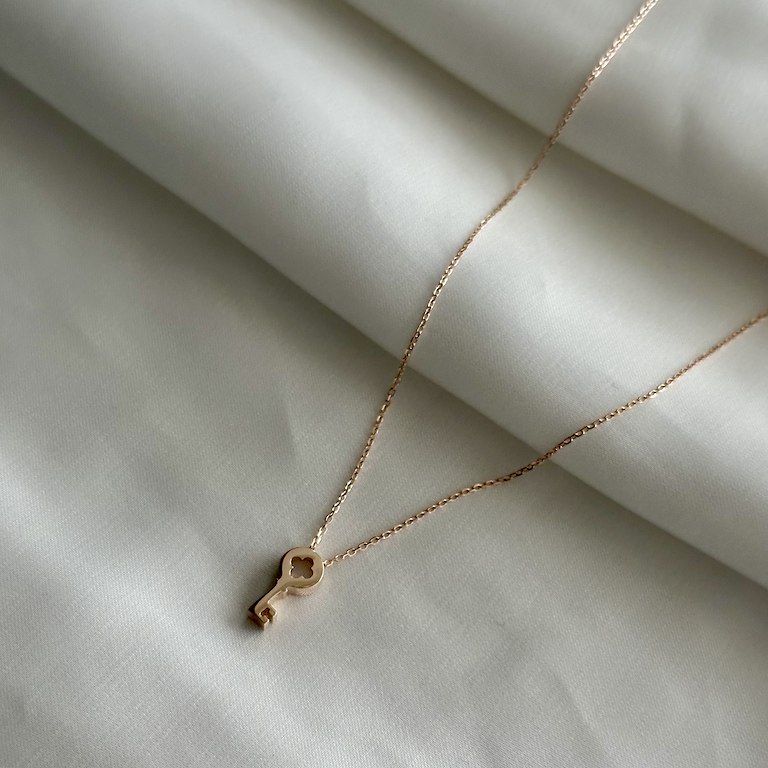 Ključ, moderna ogrlica od roze zlata