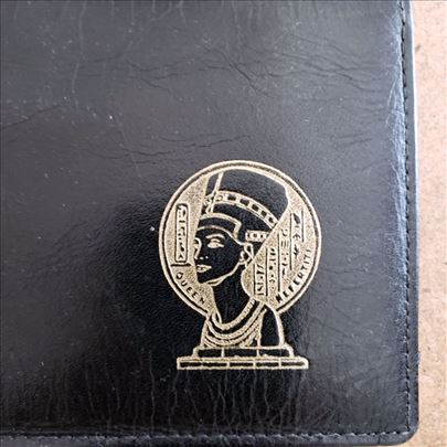 Kožni novčanik iz Egipta sa kraljicom Neferti