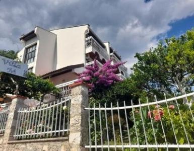 Kuca sa apartmanima u blizini mora Bijela-Herceg Novi