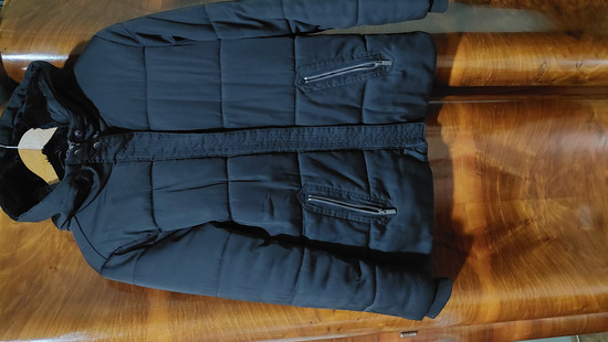 Crna zimska jakna