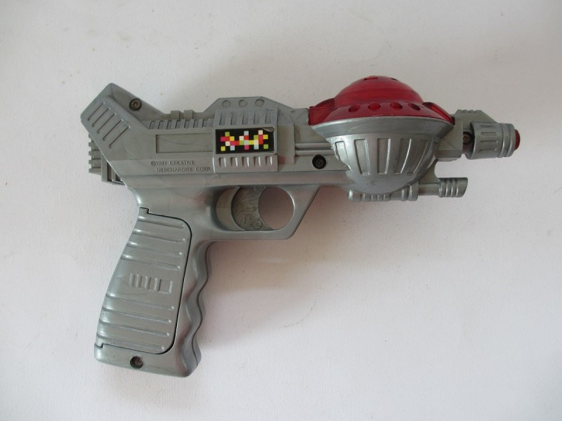 Retro svemirski laserski pistolj Creative Merchandise