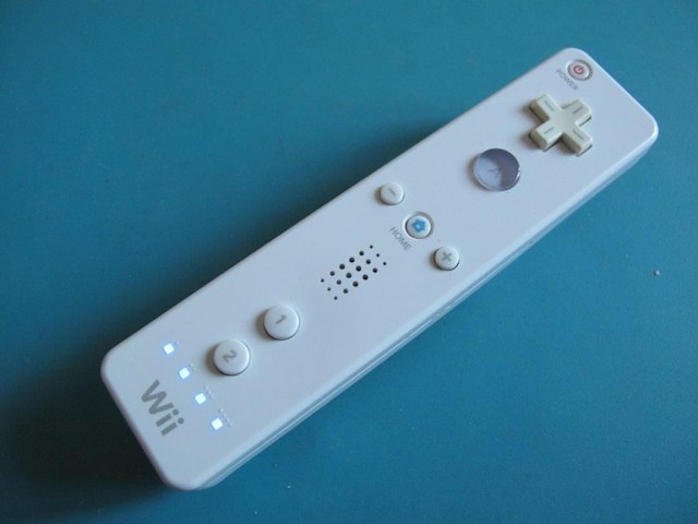 Nintendo Wii kontroler RVL-003 u beloj boji