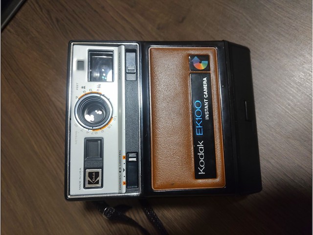 stari fotoaparat polaroid kodak ek100