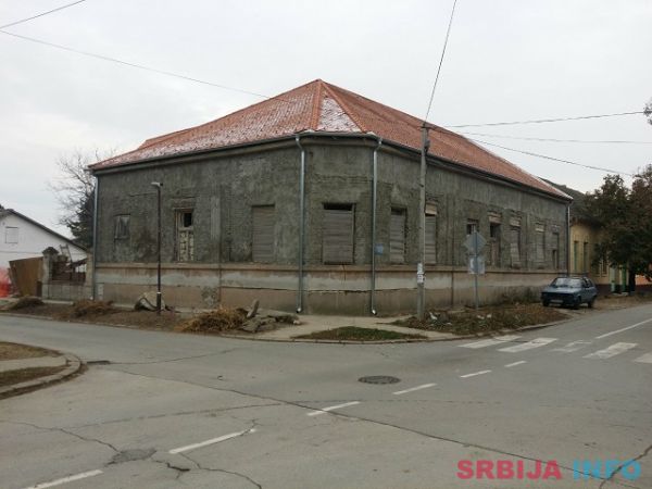 Kuca 800m2 u strogom centru Beceja