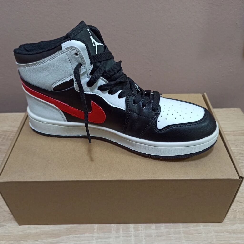 Nike Jordan, Broj 39(24.5 cm). Nove