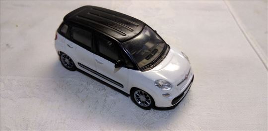 Mondo Motors Fiat 500L. 1:43,naprslo z.staklo,z.zm