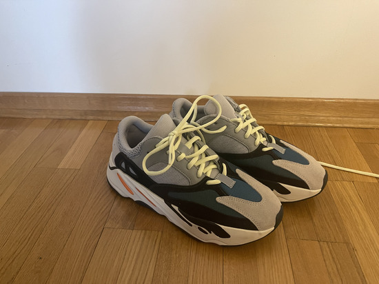 YEEZY BOOST 700