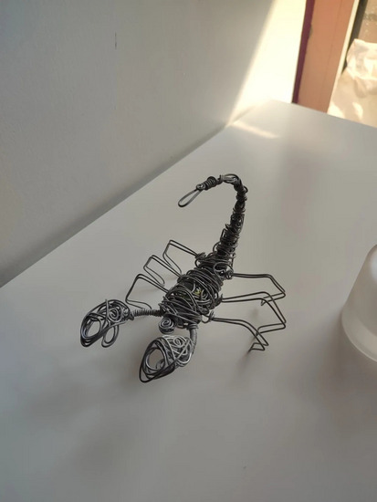 Škorpija ukrasna figura