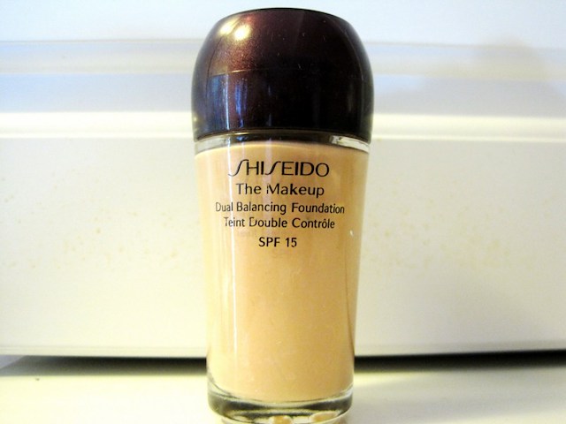 Shiseido The Makeup Dual Balancing Foundation odlican