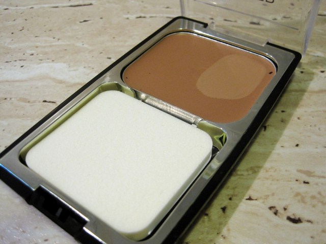 Hema cream to powder compact foundation