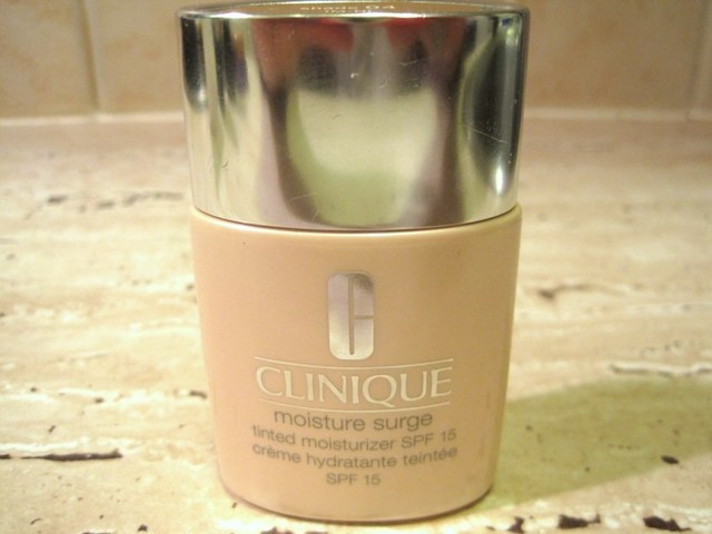 Clinique Moisture Surge Tinted