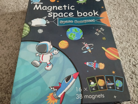 Knjiga/ slagalica o svemiru, Magnetic space book
