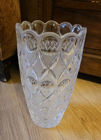 Kristalna brusena i peskirana vintage vaza