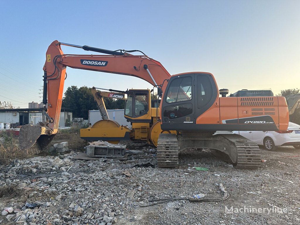 Doosan DX220 bager guseničar