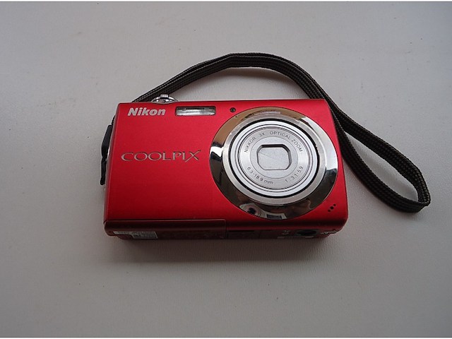 Nikon Coolpix S220 Digital Camera10.0MP, 3x Zoom2.5 inc