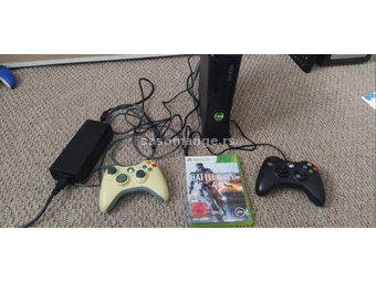 XBox 360 S, 250GB, dva dzojstika, ispravljac, Battlefield 4