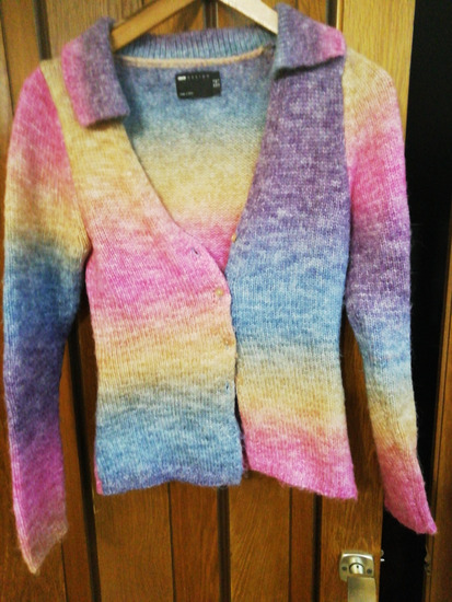 Džemper veselih boja sniženo