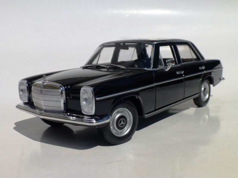 1/24 Mercedes Benz 220 (W115) 1968