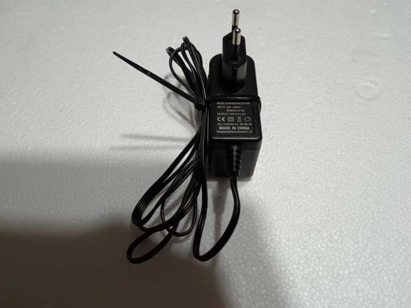 adapter 12volti-1,2 ampera