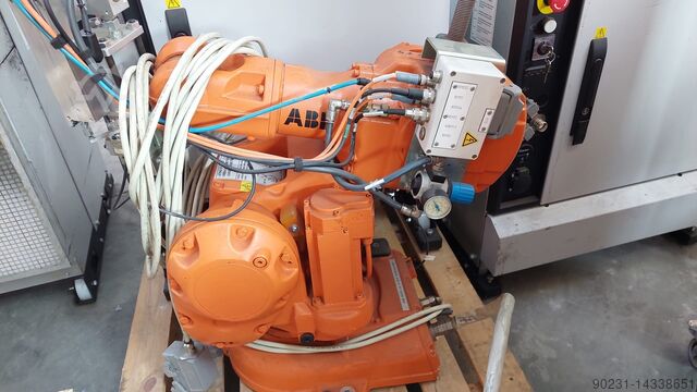 Industrijski robot
ABB IRC5 IRB140-6/0.8 M2004