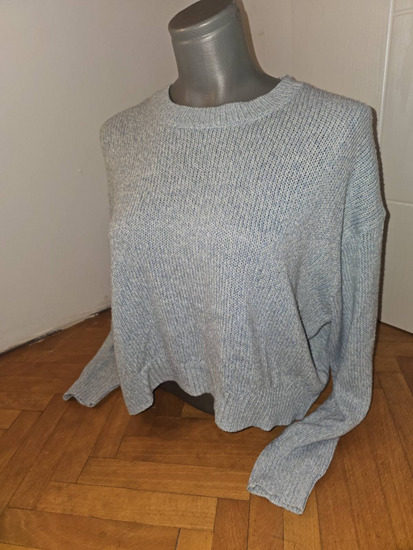 *H&M* svetlo plavi crop dzemper%%rasprodaja