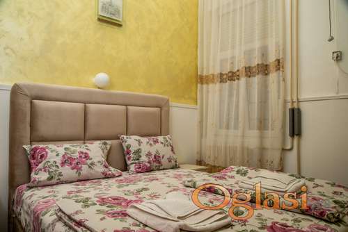 U centru grada novog sada, Top lokacija, smestaj