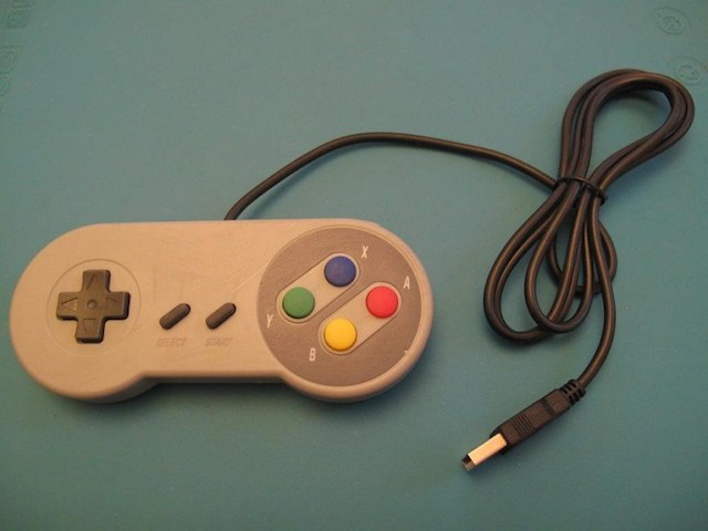 USB džojstik - izgleda kao Super Nintendo džojstik