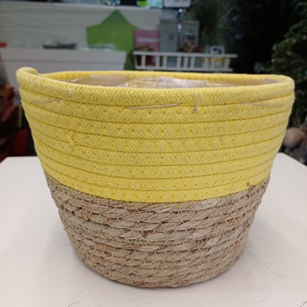 Dekorativna pletena korpica žuta O135