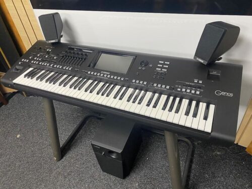 novi Yamaha Genos 76 key Keyboard + GNS-MS01 Music Speaker Set €1400 euros
