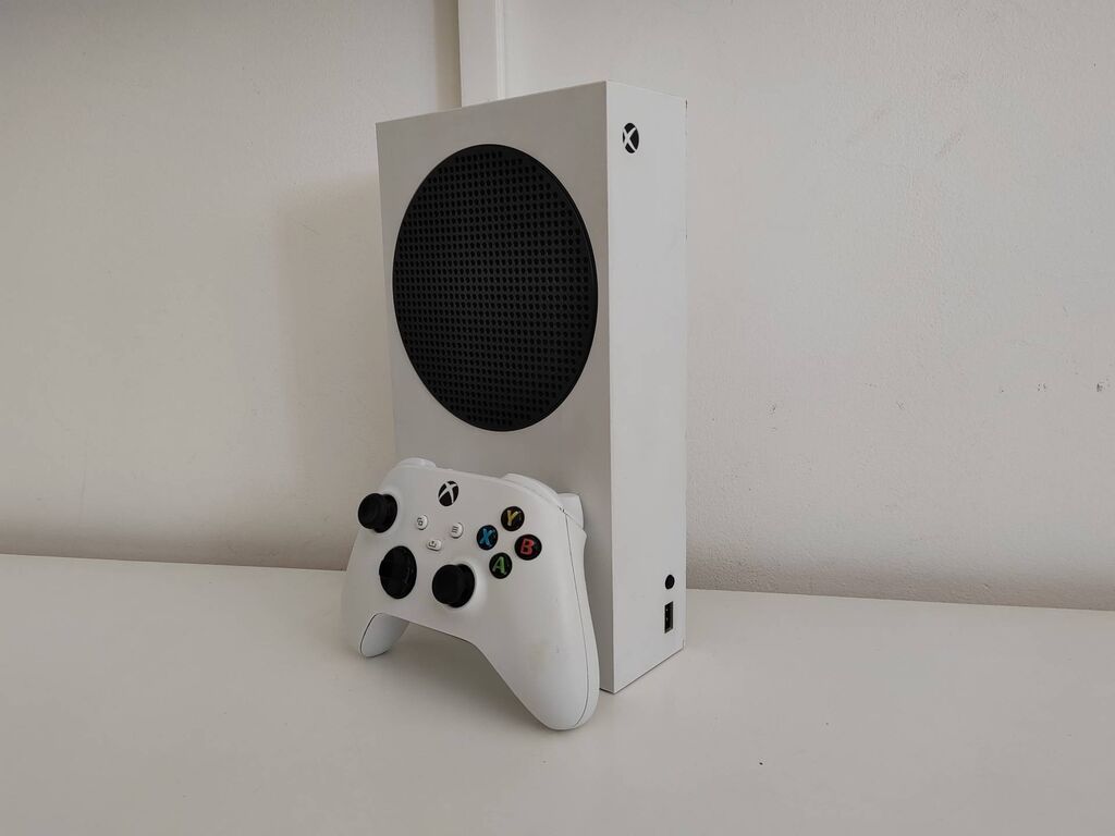 Xbox 360 slim čipovan Xbox 360 slim, poslednji model, čipovan, kućno