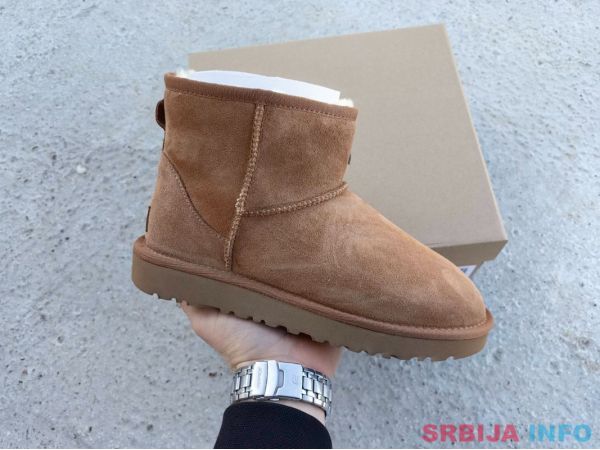 UGG Classic Mini