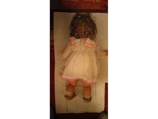 Velika lutka iz 70-tih godina visina je 70 cm.