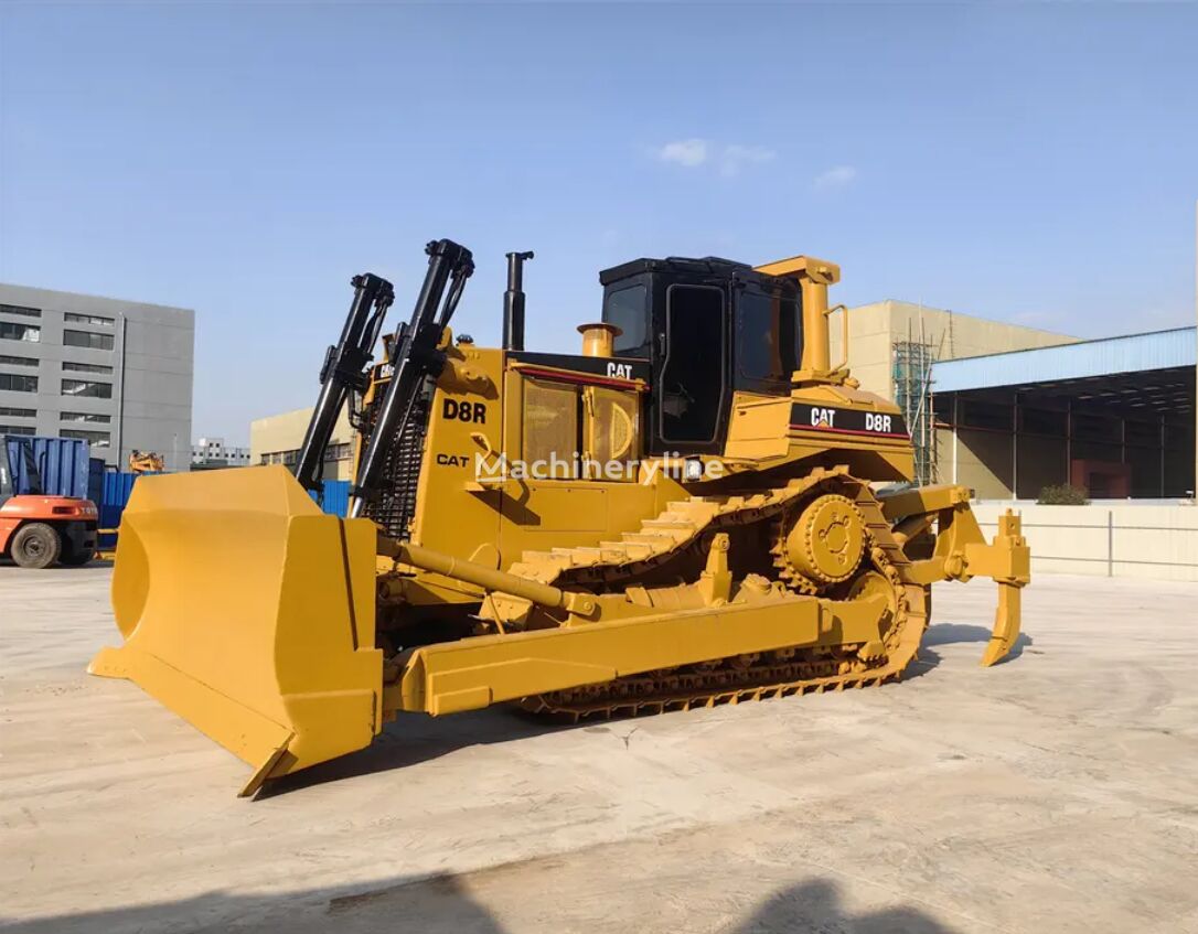 Caterpillar D8 buldožer