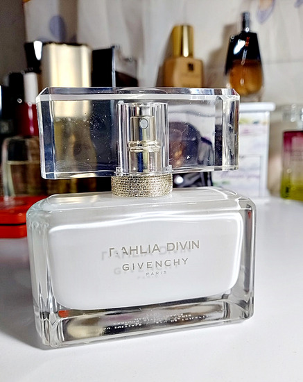 GIVENCHY Dahlia Divin Eau Initiale