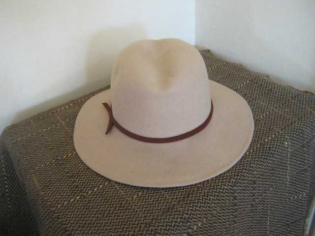 ženski šešir