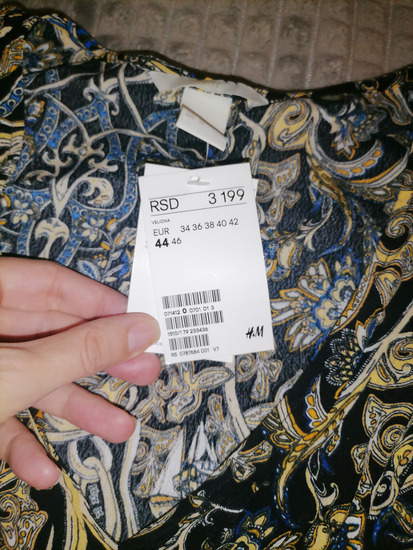 NOVA H&M BLUZA SA ETIKETOM