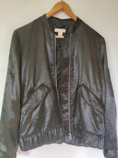 Crna H&M jaknica, veličina 38