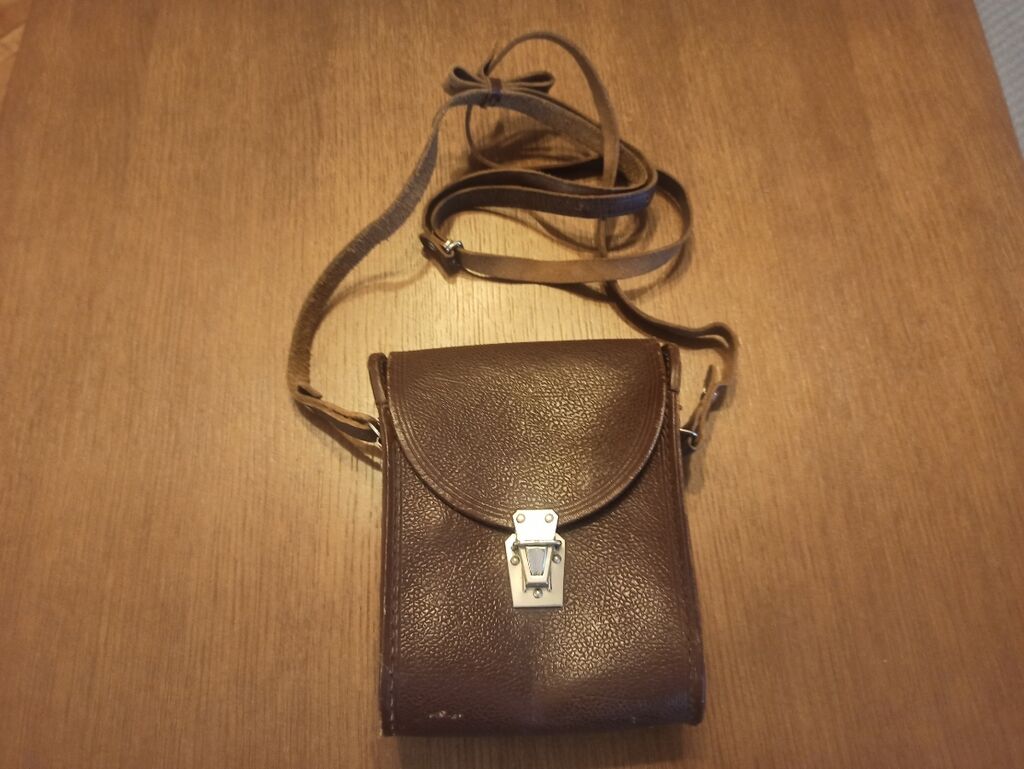 Mala torbica iz doba socijalizma, proizvedena u SSSR. Proizvedena od