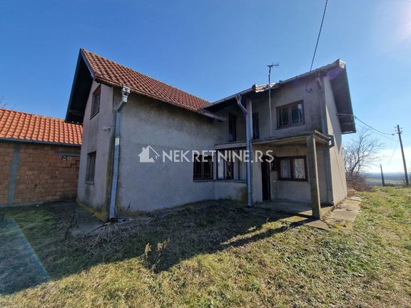 Kuća 100m2 sa pomoćnim objektom-štala 194m2 u Gaju(Kovin) 60.000e