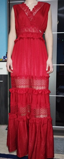 Crvena pluš haljina