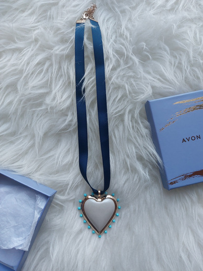 "Avon" ogrlica - srce - NOVO♡