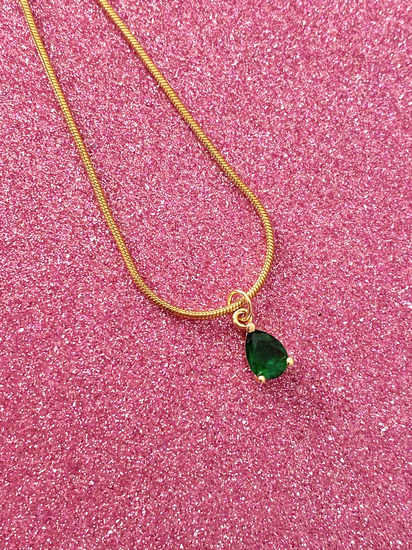Ogrlica sa kristalom smaragdne boje