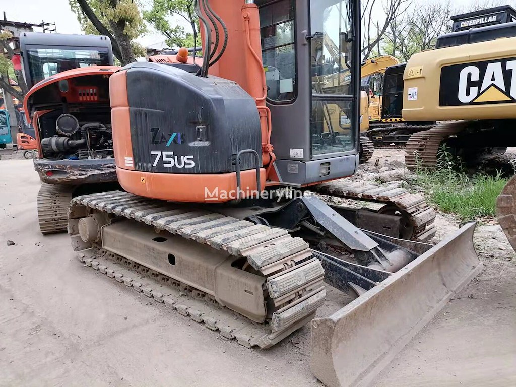 Hitachi ZX75 bager guseničar